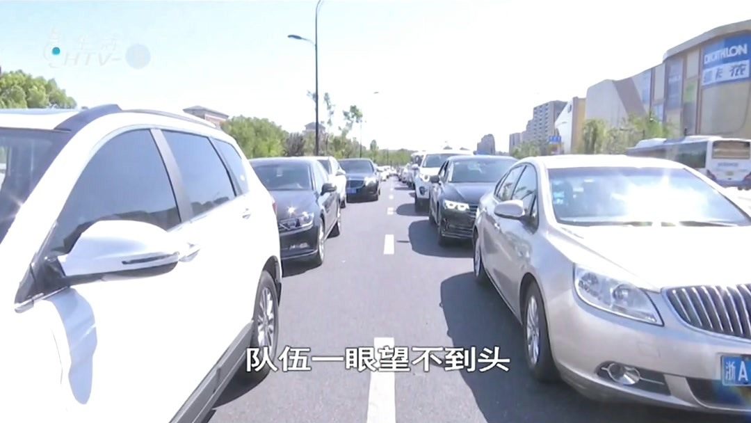 今晚国内油价要调整多家加油站排起长队