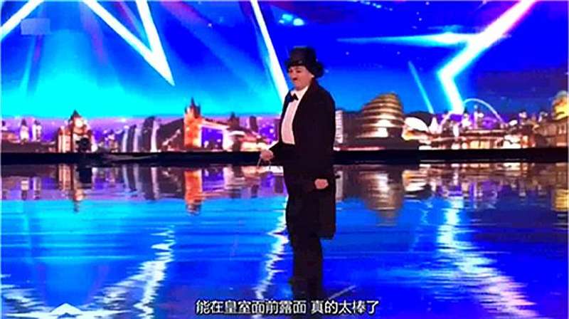 英国达人秀,女子模仿卓别林,还有几分相似呢!
