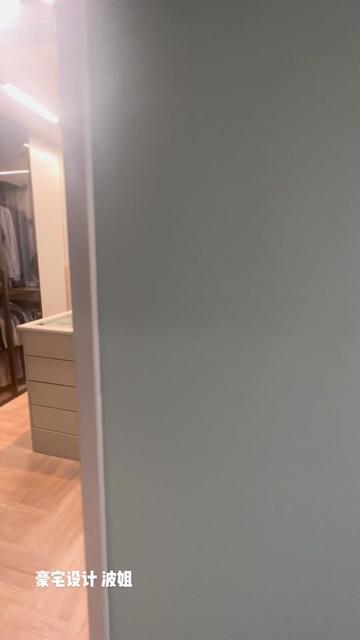 最美衣帽间的设计 轻奢感觉,一千平米别墅的主卧衣帽间,小资又很美很...