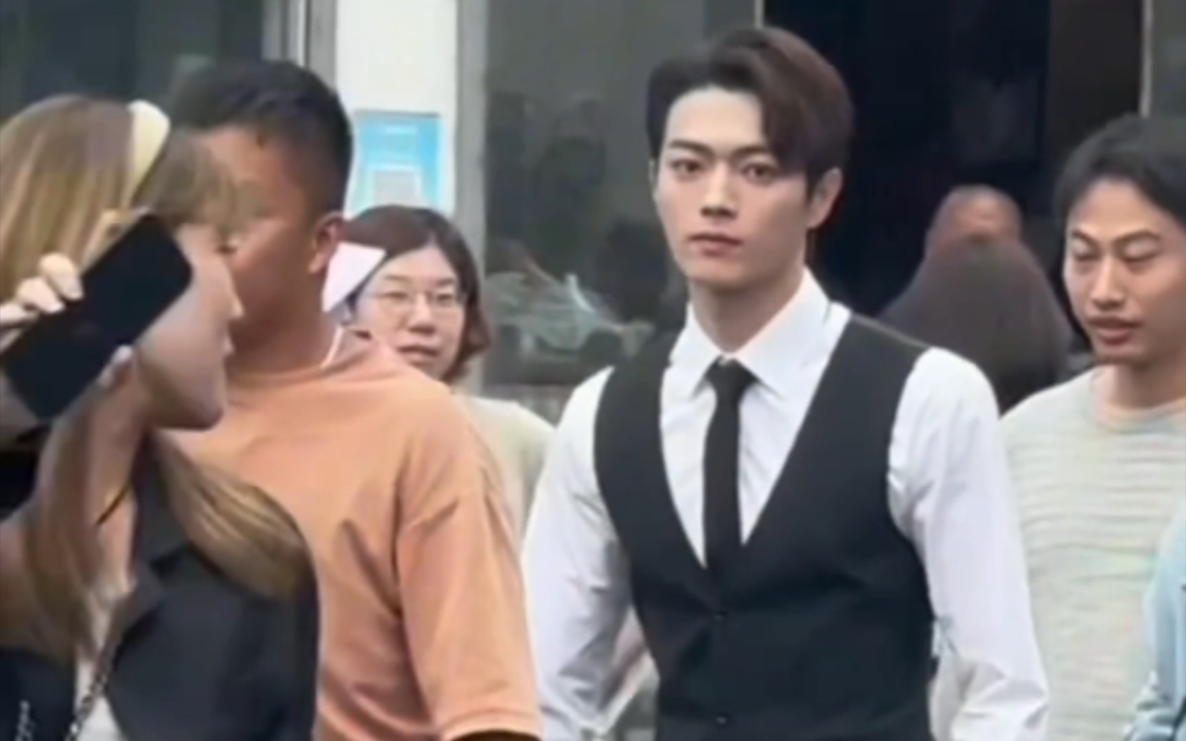 来看看什么是颜值身材比例一绝