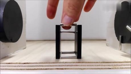 近距离演示磁悬浮列车的原理