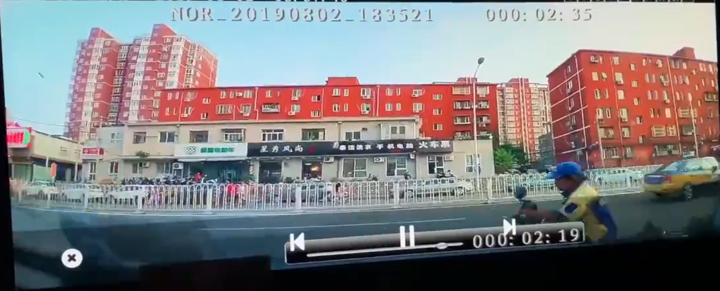 行车记录仪实拍电动车逆行遇上小车盲区发生剐蹭事故,谁的责任