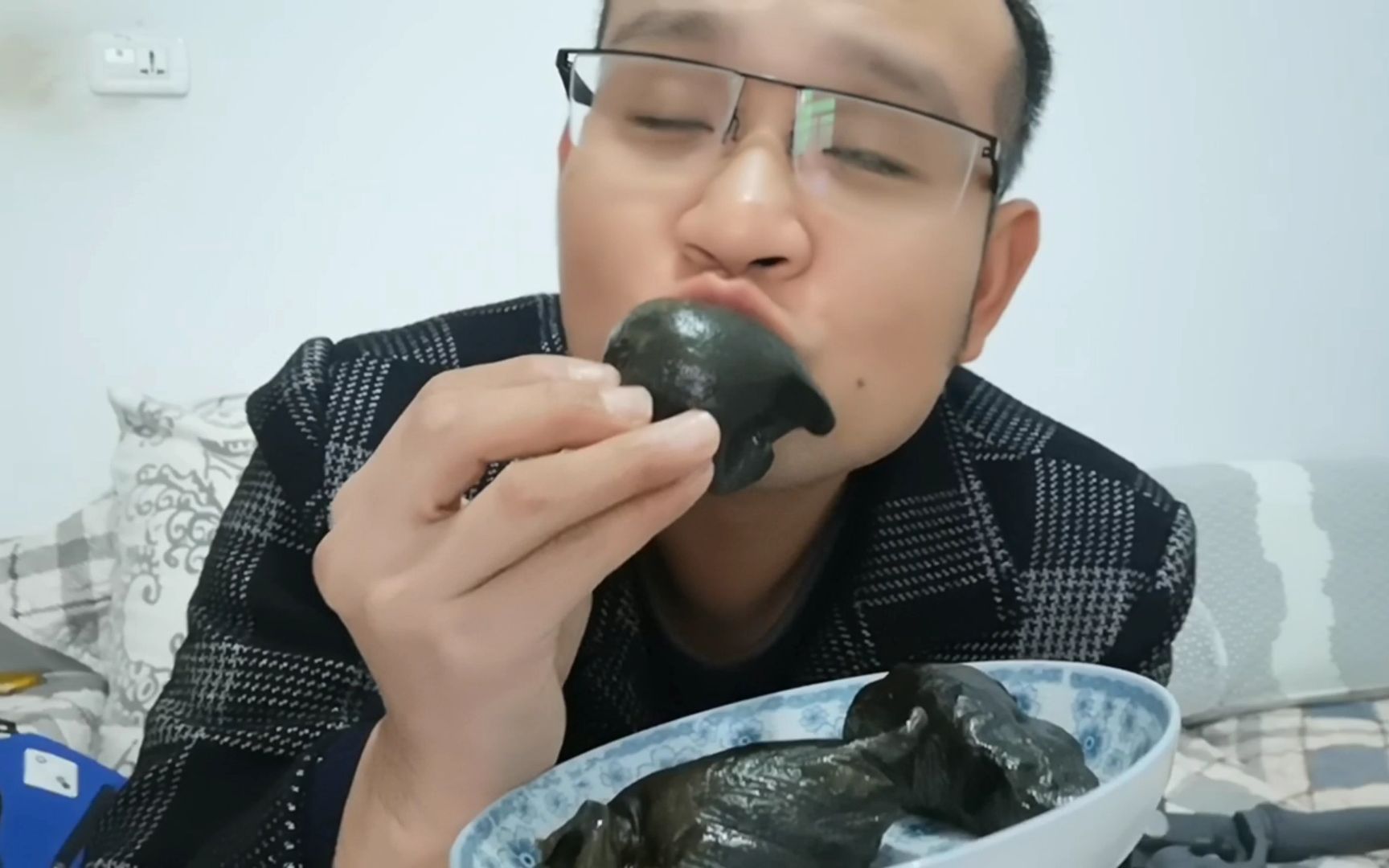 徒步完成第7天,吃到了家乡特色小吃,这么好吃的小吃你见过吗