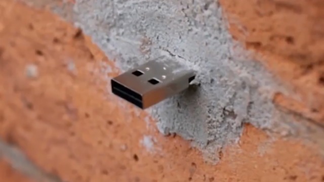 从纽约蔓延到北京街头的USB接口,无数人寻找里面有何秘密