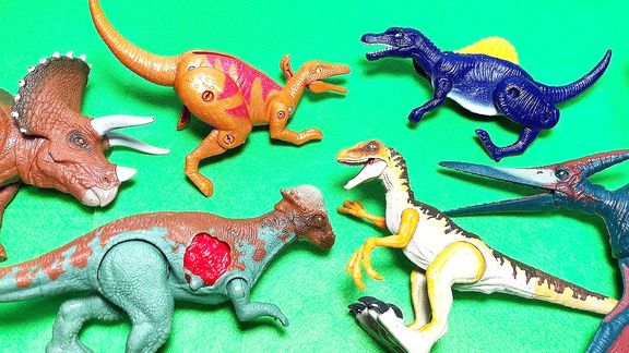 侏罗纪三角龙和霸王龙玩具模型