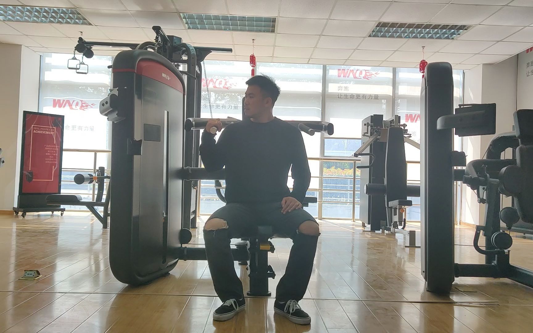 WNQ万年青7214坐式推肩训练器指导视频