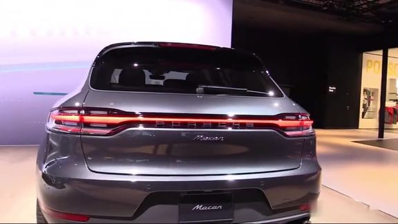 2019款保时捷Macan，车门打开