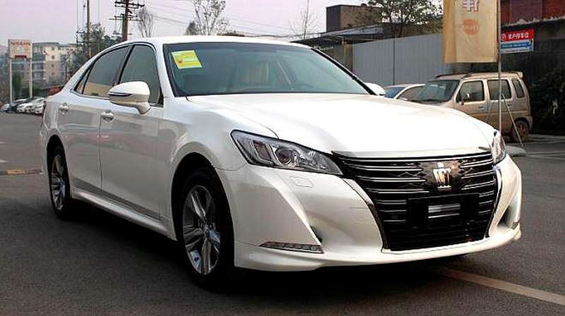 丰田皇冠价格调整 搭载2.0T发动机 颜值爆表