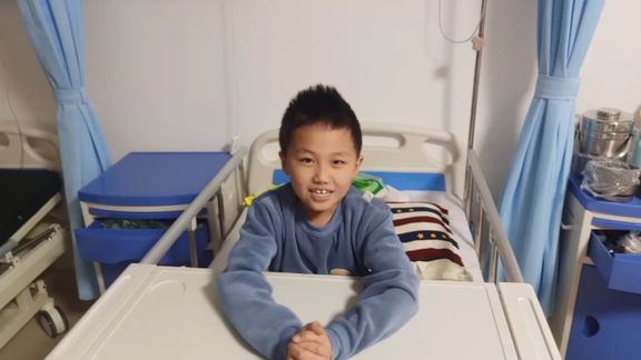 农村8岁小伙要为大家表演才艺,一起来看看表演的啥