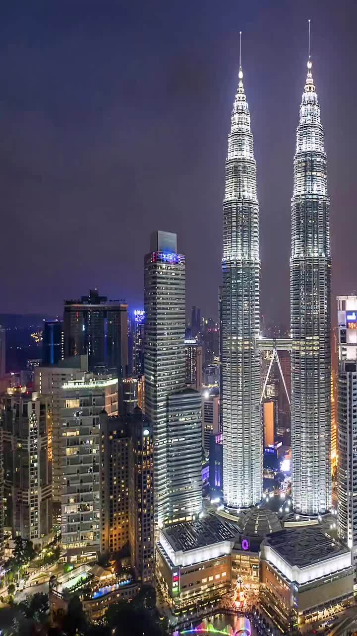 岛国城市的双子塔,是很有名的地标建筑,你知道是哪儿了吗?