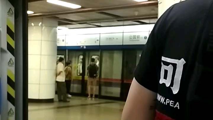 塞拉门也可以摔门。