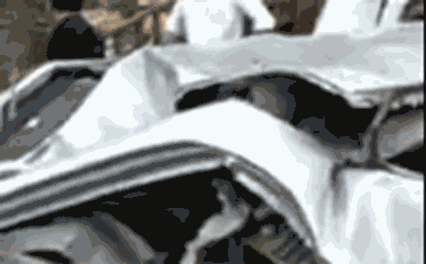 【大连】发生严重交通事故 正好一军车路过 赶忙停车帮忙