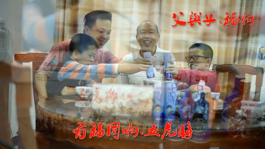 回家的好处便是你可以吃到妈妈煲的汤,盐焗鸡,大头虾,辣椒炒肉