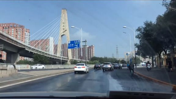 去买雅迪电动车