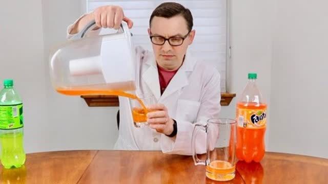净水器的过滤功能有多强大?老外拿饮料做实验,网友:惊呆了