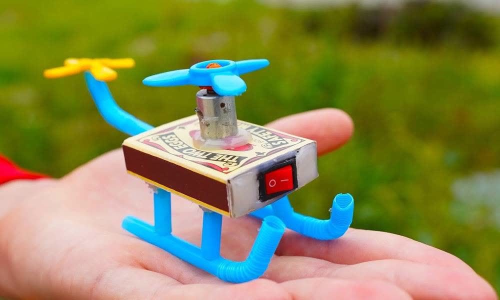 小伙用火柴制作飞机模型,制作超简单,隔壁小孩羡慕哭了!