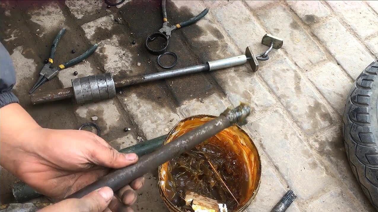 电动三轮车轴承外径卡死取不出,轴承安装不耐用这样安装才轻松!