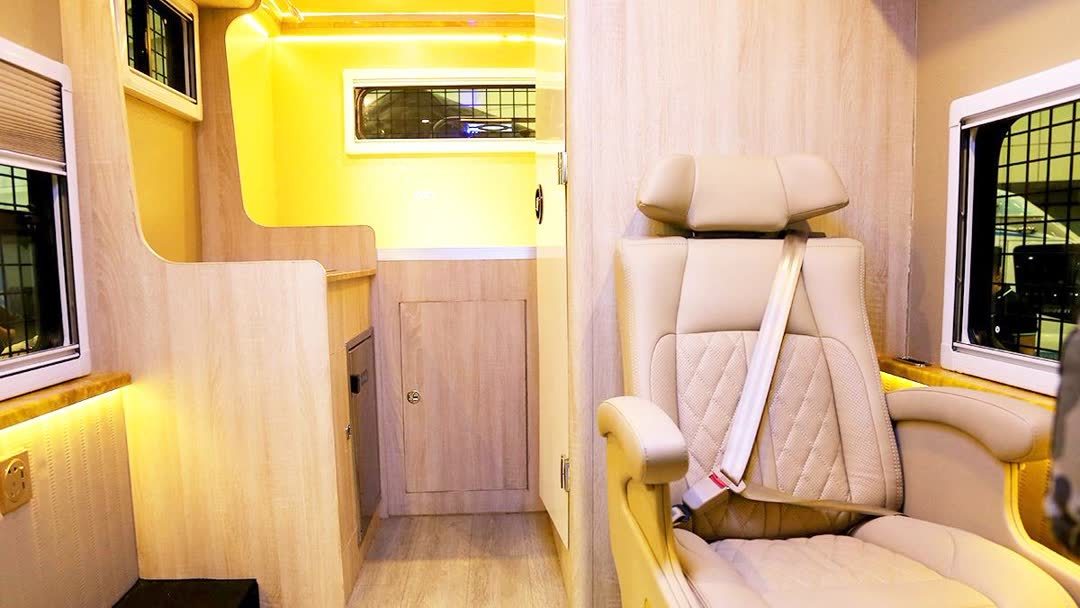 能越野的勇士皮卡房车!车内航空沙发,1.9米双人床,厕所温馨!