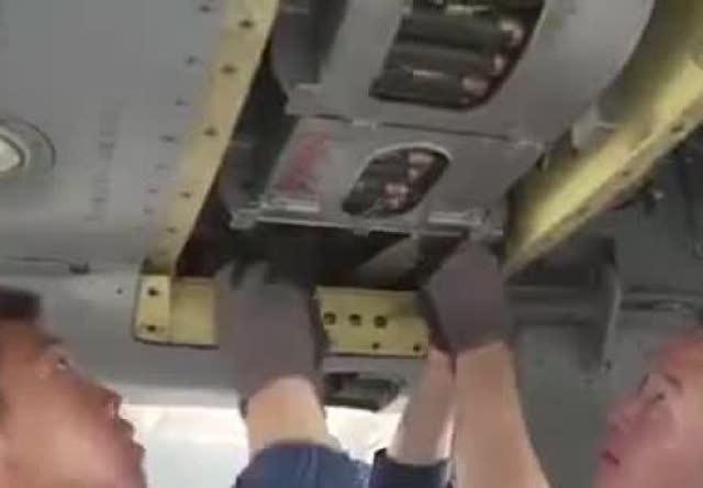 超燃!歼10战机高燃实弹训练画面