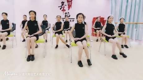 少儿模特形体礼仪初级课程《坐姿组合》