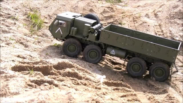 别小看了这台汽车模型 差不多要花1个月工资买到