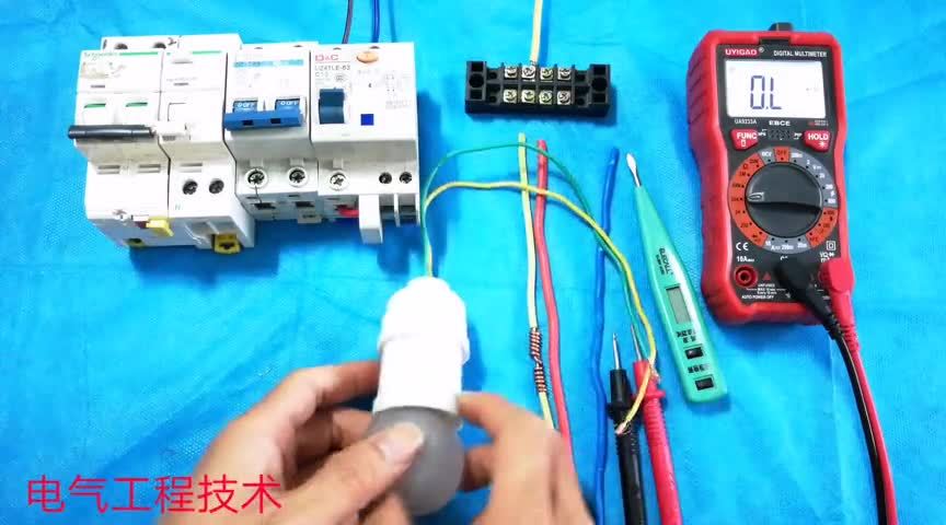 区分火线和零线,是电工都会,如何区分零线和地线?教你3种方法