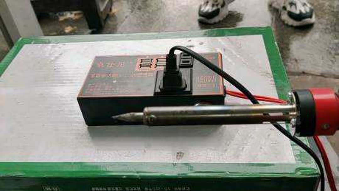 21元的12V变220V逆电器,峰值功率1500W,能带动60W电烙铁吗