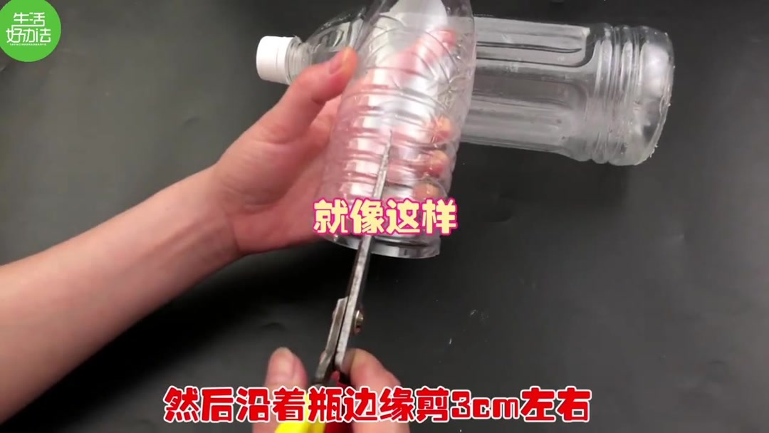 马桶堵塞,别再花钱请人疏通,只要2个塑料瓶,2分钟轻松通马桶