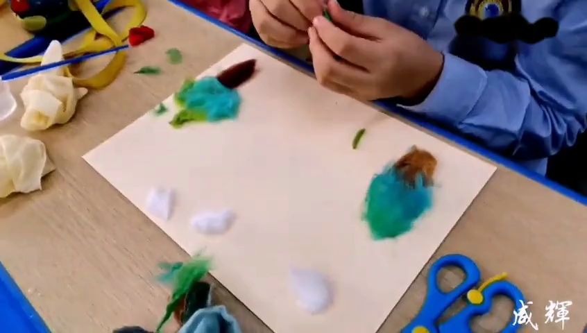非遗棉絮画文化进校园活动,同学们体验和感受传统手工艺