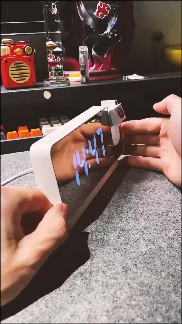 这样有创意的多功能投影时钟你用过吗