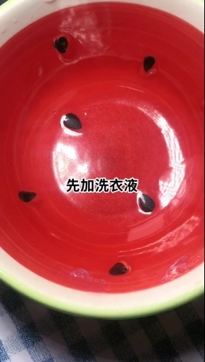 先加洗衣液,让清洁更出色