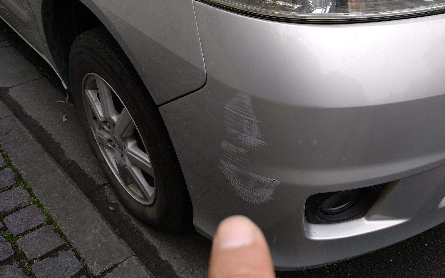 车的漆面划痕该如何处理?