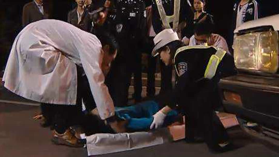 红蜘蛛:小伙开车撞死人,驾车逃逸,警方怀疑不是一起简单的事故