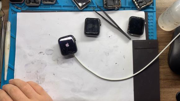 苹果手表s5开机白苹果,售后要求换主板,我们来拯救它!