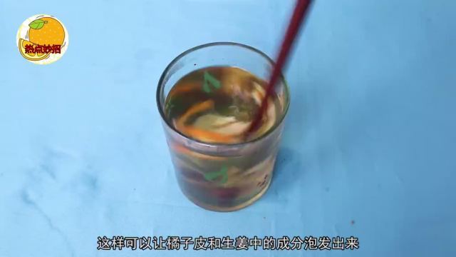 活30年才知道,橘子皮和生姜泡水,作用太神奇了,解决很多人烦恼