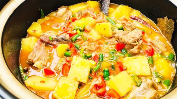 大厨教你:土豆炖排骨的家常做法,好吃下饭,配料简单,先收藏了