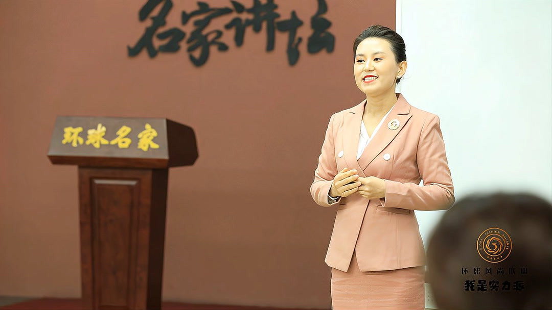 北京礼仪培训班优秀礼仪培训师周晓飞:如何递接名片