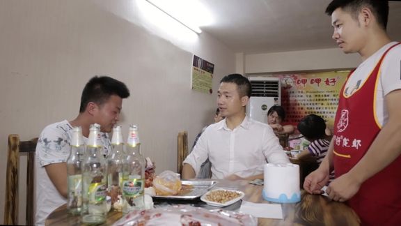 龙虾店的套路!老板和服务员谁读的书多些? #长沙要的房产