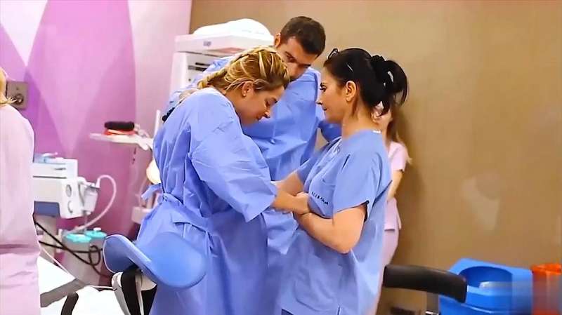 产房记录孕妈艰难的分娩过程,妈妈不愧为天底下最伟大的名字