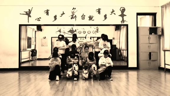 #日常练舞 #舞台无处不在 实验小学校本课程,少儿舞蹈课,中国话