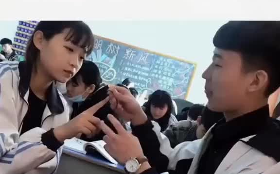 你敢把自己学生时代暗恋过的男孩儿或女孩儿的名字打出