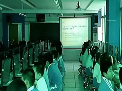 小学四年级信息技术优质课视频《幻灯片路径动画的设置》张老师