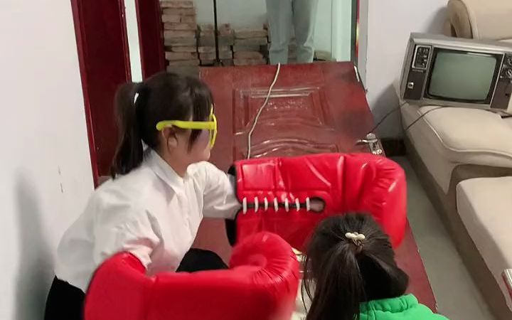 小妹已经开始练习了,双开门冰箱势在必得?