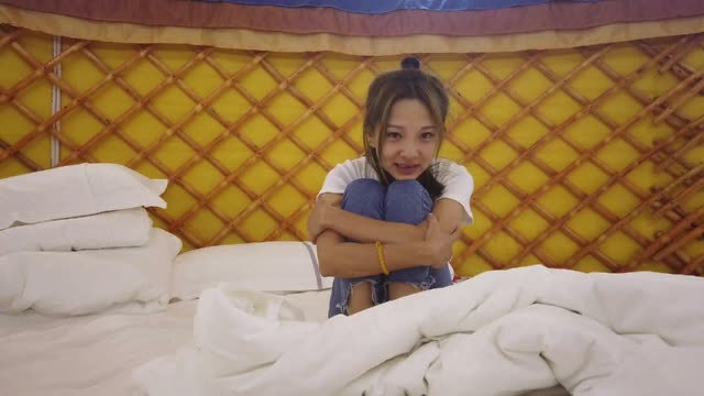 女孩一人住个豪华酒店,深夜老鼠爬进被窝