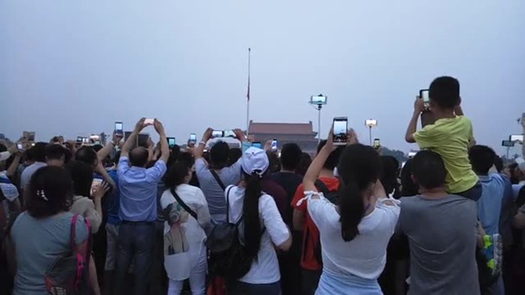 中学生的北京行 天安门升旗实录!