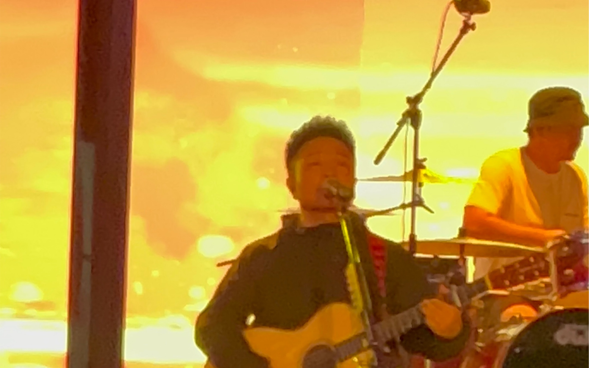 许巍-《曾经的你》昆明广场商请演唱会 万人同唱