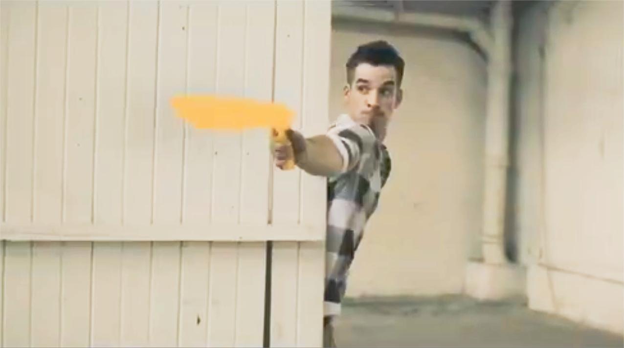 喜剧片:未来不用机枪大炮,一只马克笔全搞定,武器全都靠自己画