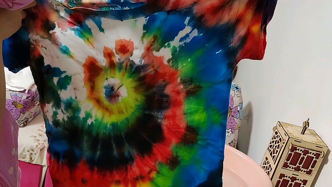 手工DIY扎染,用染料扎染T恤,孩子自行设计,超简单,私人定制!