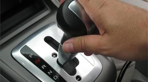开自动挡车,用N挡点火还是P挡?很多司机都做错,费钱又毁车!