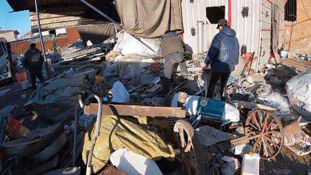 玩贵金属的今年都挣嗨了!小哥卖车铝,想知道卖什么价位吗?